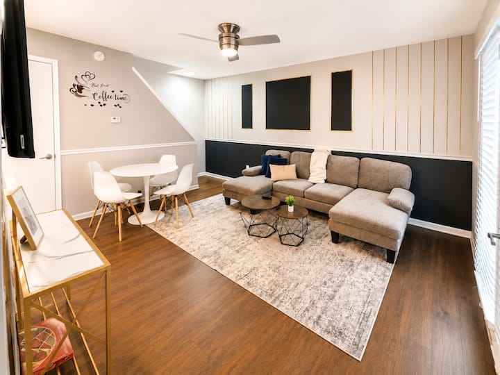 Luna Loft Hoover | Modern 2 Bedroom Stay - Hoover, AL