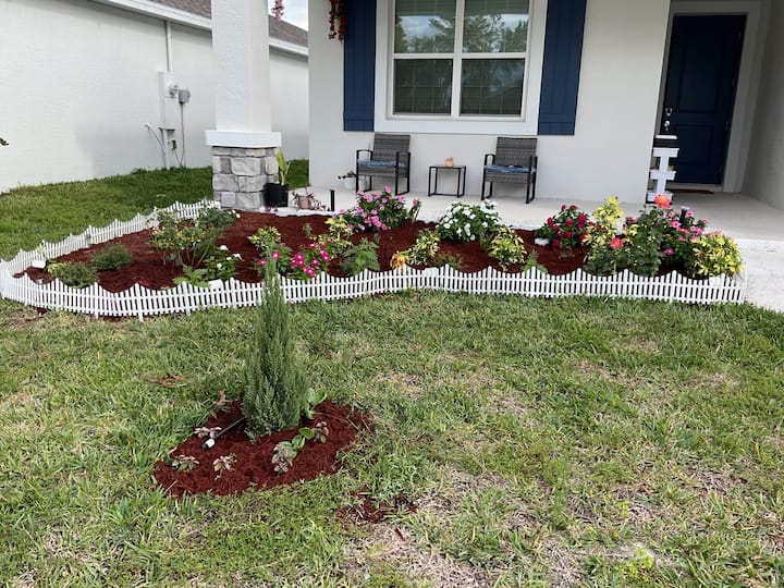 One Room Suite With Kitchenette And Living Room - Deltona, FL