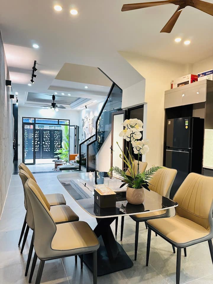 Nơi Bạn Cảm Giác Như Về Chính Căn Nhà Yêu Thương - Thai Binh