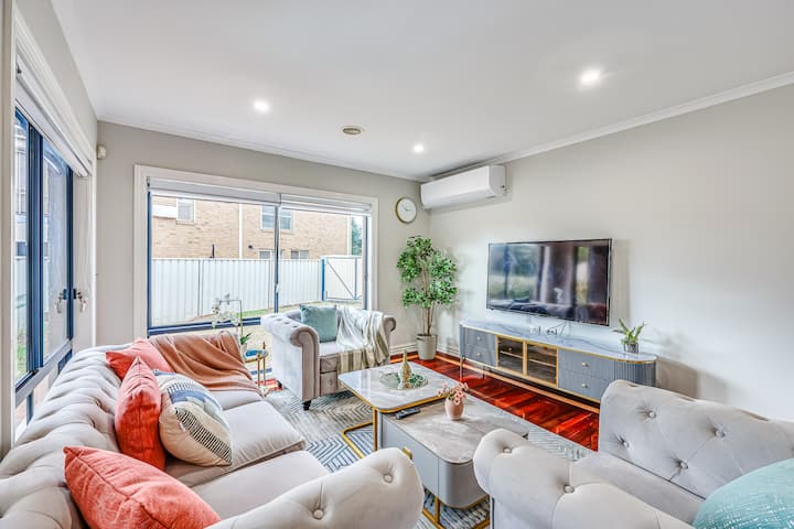 Stayau Double Story Pet-friendly House W/pooltable - Caroline Springs