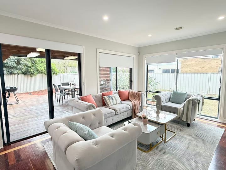 Stayau Double Story Pet-friendly House W/pooltable - Caroline Springs
