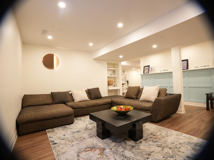 Cozy Elegant 2-bedroom Retreat Near Heartland - Brampton