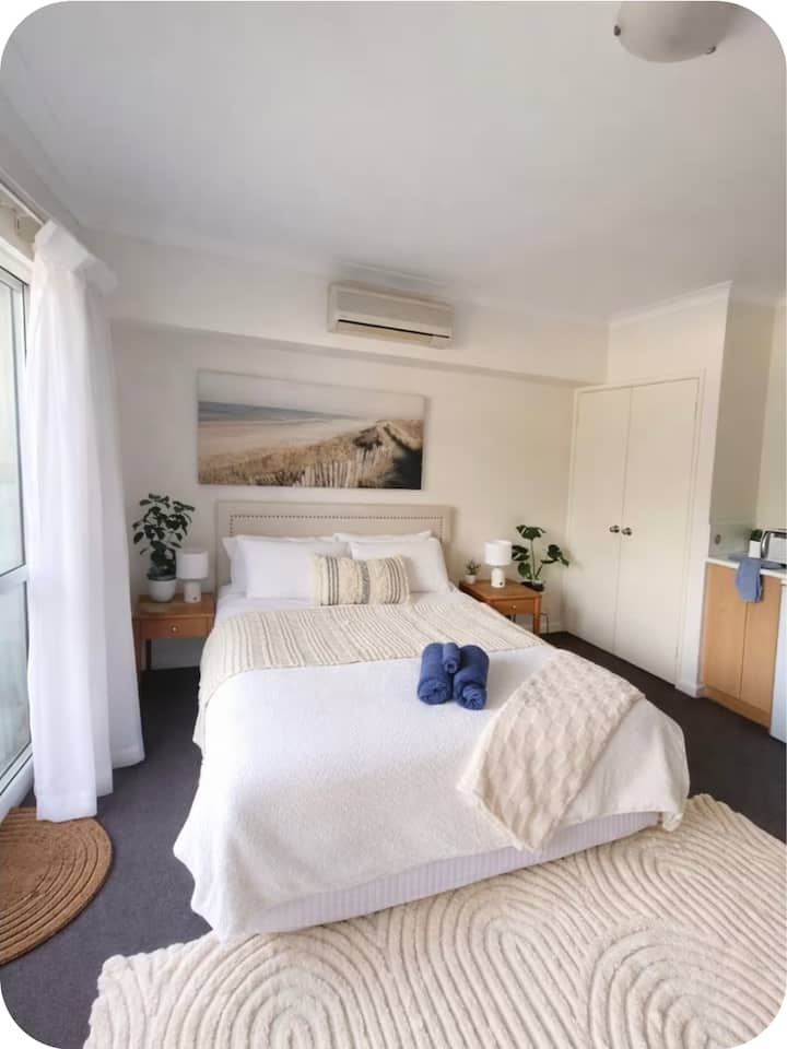 Luxury Resort Studio - Pool, Spa, Canal, Garden - Mandurah
