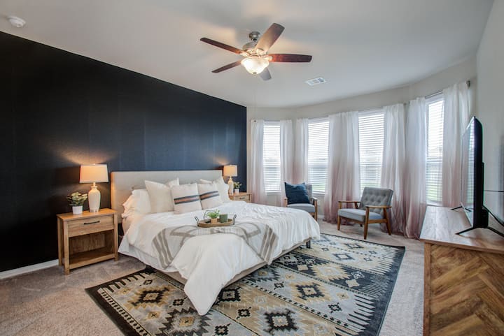 The Big House: 6br, Pool Table, Coffee Bar - Tomball, TX