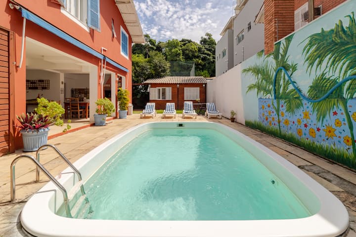 Hospedaria Conceitual • Cama Queen • Piscina - Florianópolis