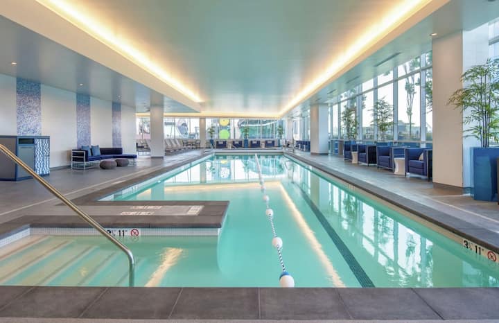 Stylish 2 Separate Hotel Suites W/ Breakfas - Seattle, WA