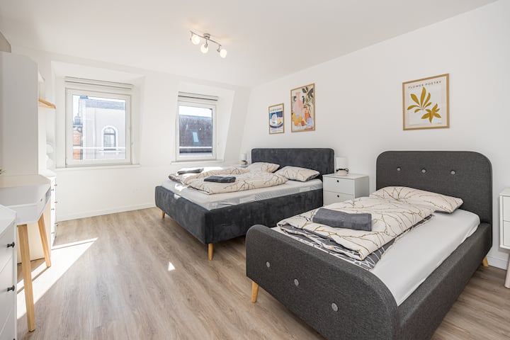 Lv 6 Zimmer Apartment, 177 Qm, Balkon, Hbf - Halle (Saale)