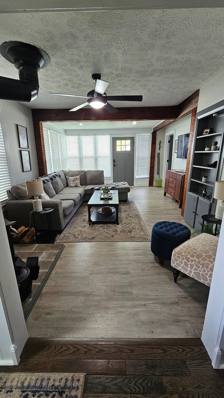 Cozy Ranch Retreat; Dog-friendly Near Lake Erie - Vermilion, OH