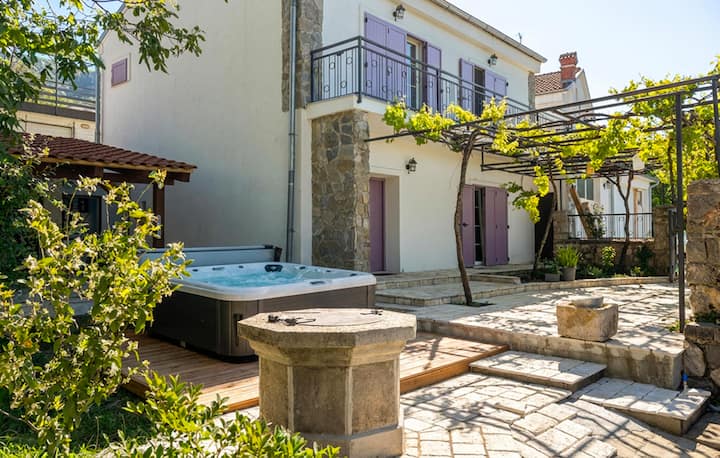 3 Bedroom Amazing Home In Crikvenica - Crikvenica