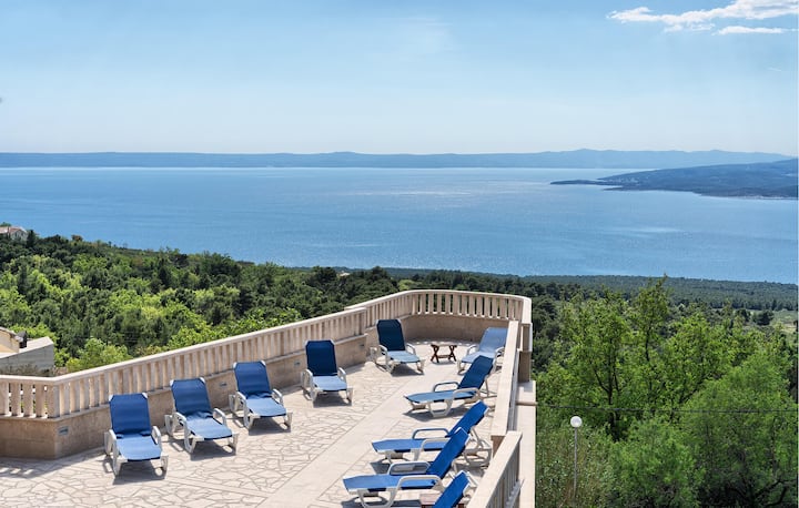 Beautiful Apartment In Bast With House Sea View - Promajna