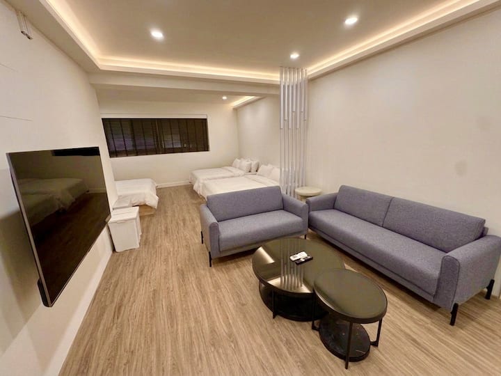 Ximen Mrt 1 Min/5-10 People/brand New Decor - Taipei