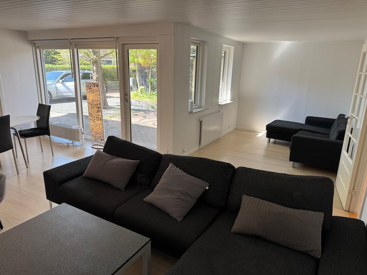 Renoveret Hus Med 4 Soveværelser Og 8 Senge. - Odense