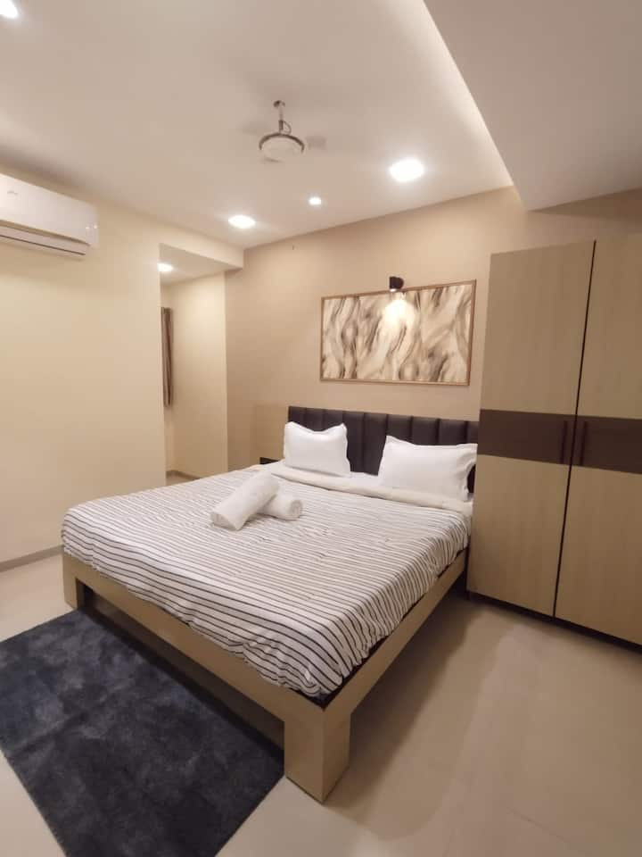 Lalji's Hotel And Restaurant-super Deluxe Room - Ahmedabad