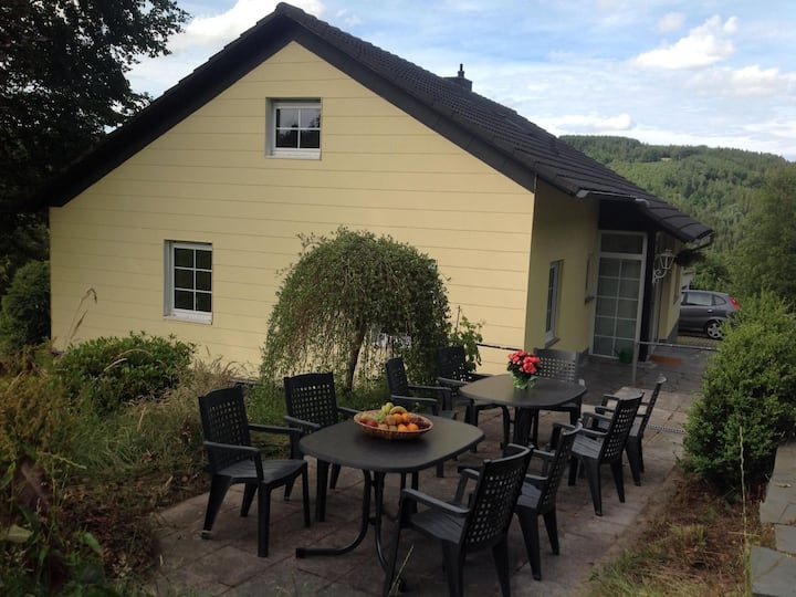 Großes, Modernes Ferienhaus Mit Terrasse - Monschau