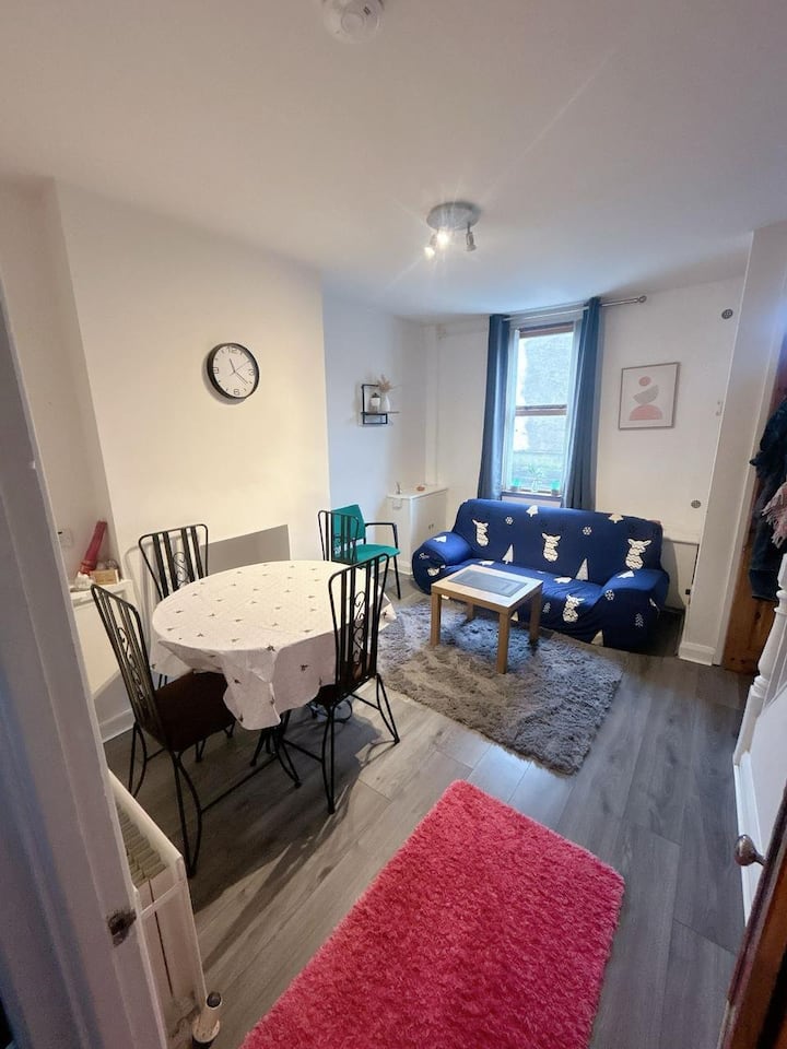 2 Bhk Fully Furnished Available In East Belfast - Belfast