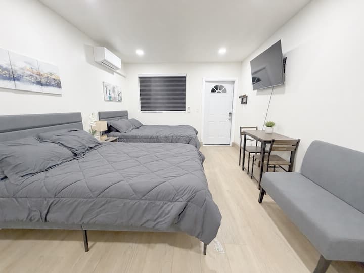 Sleep 4| Disneyland Studio| Full Kitchen| Laundry - Stanton, CA