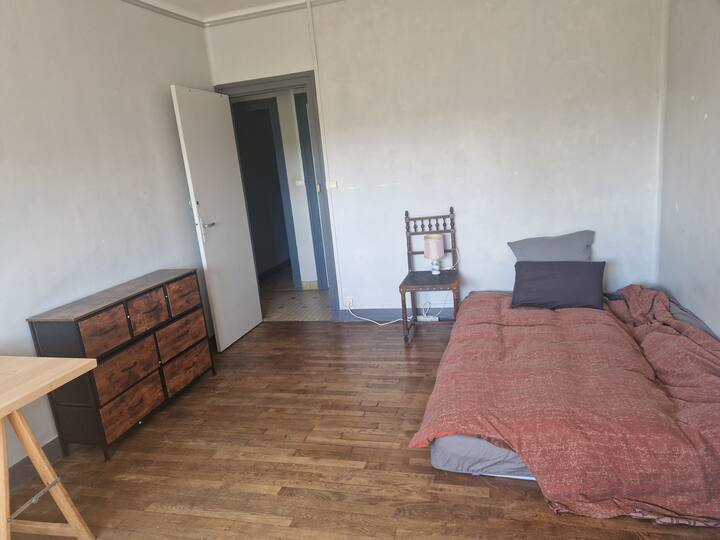 Chambre Au Calme - 
Idéal Télétravail & ÉCriture - Vierzon