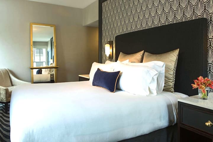 Plush Suite, Cityscape Views, Pets Are Allowed! - Chicago, IL