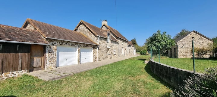 Maison Traditionnelle En Pierre à Un Prix Avantage - Normandy