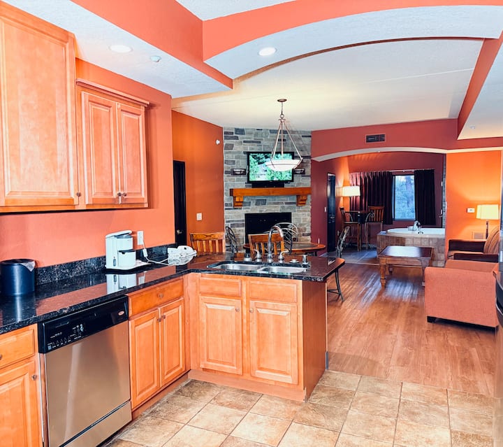 2-br/2ba+jacuzzi+fireplaces+free Waterpark Passes! - Wisconsin Dells, WI