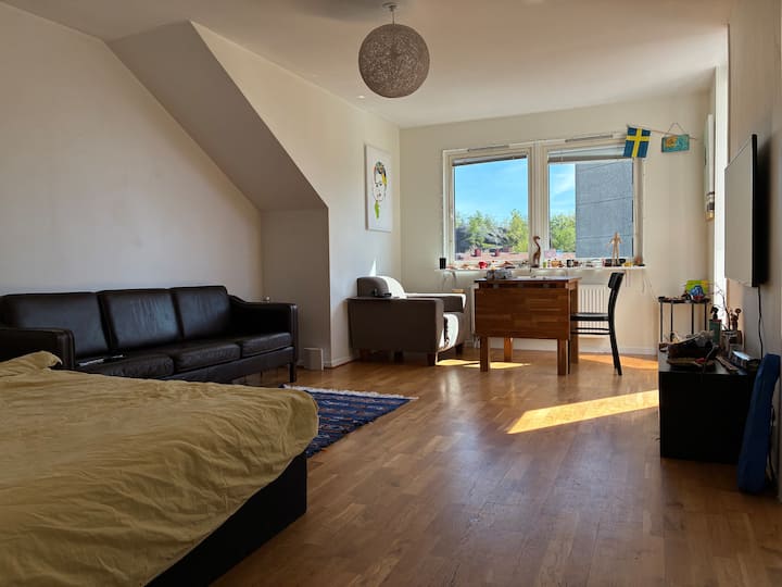 Sunny Apartment With Balcony - 10 Min To Center - 예테보리