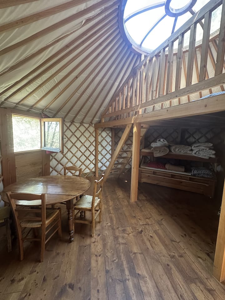 Yourte Contemporaine à La Ferme - Oyonnax