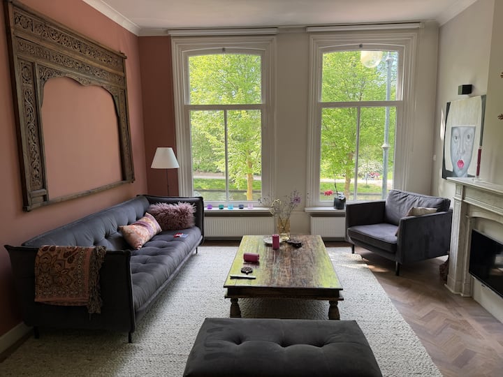 Ruim Historisch Appartement Aan Utrechtse Grachten - Utrecht