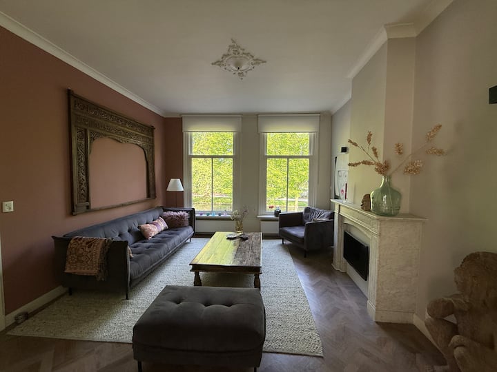 Ruim Historisch Appartement Aan Utrechtse Grachten - Utrecht