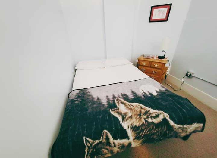Hostel Du Nord | Simple Private Room - Duluth, MN
