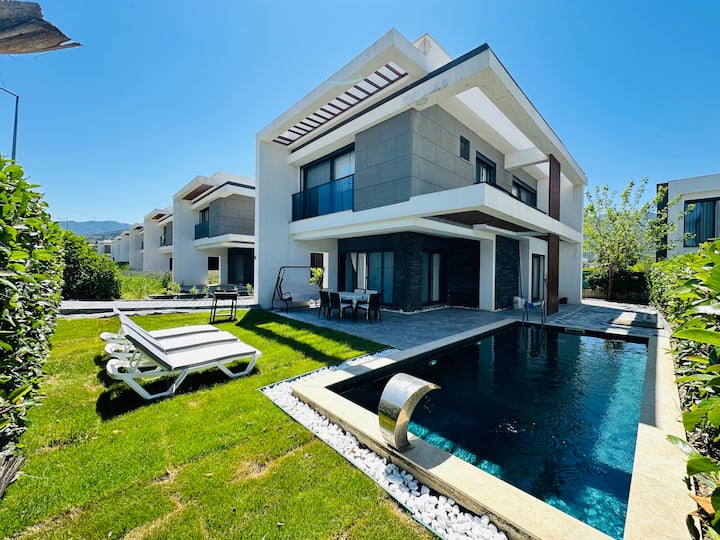 Kuşadası Güzelçamlı 4+1 Tek Müstakil ÖZel Havuzlu - Davutlar