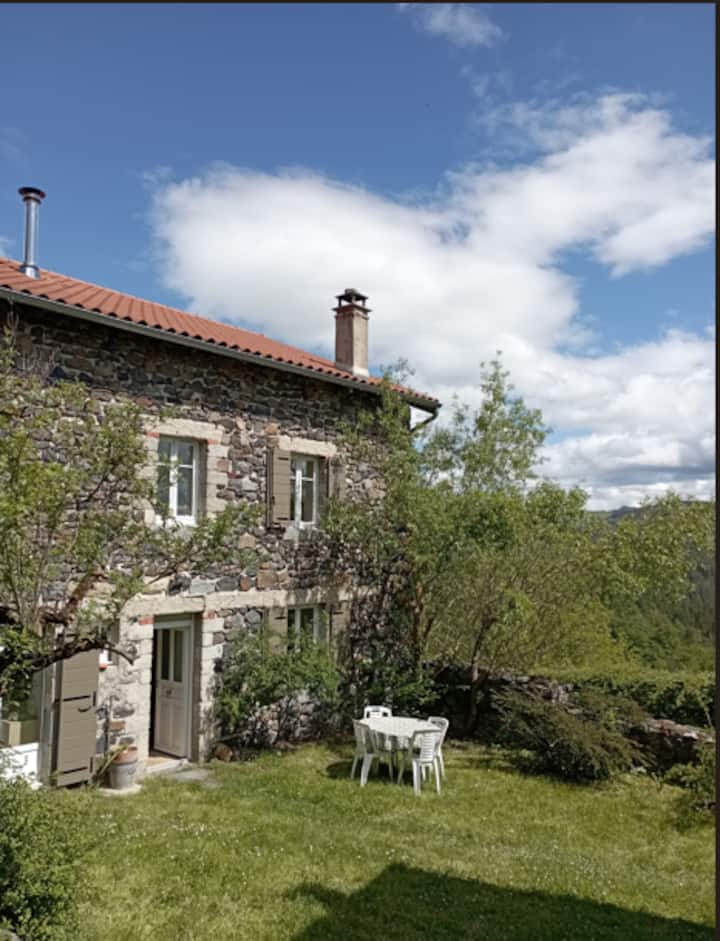 Au Coin Doux Des Badioux 
Chambres Et Table D'hôte - Les Estables