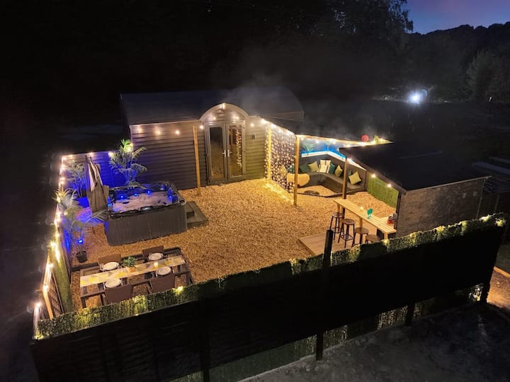 The Lodge
@The Outside Inn - Kent