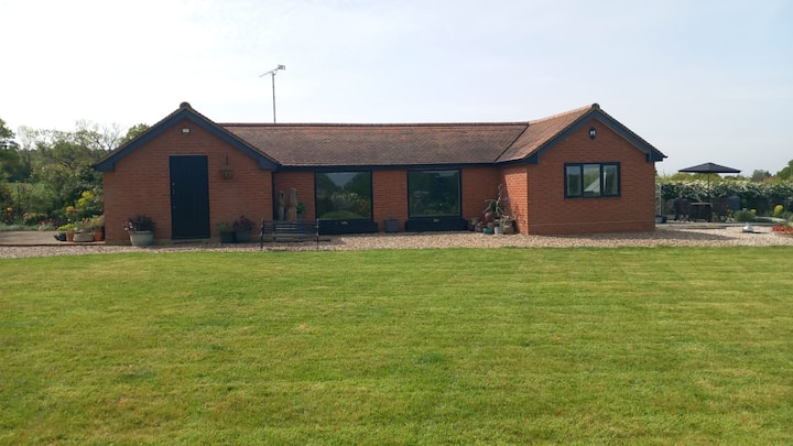 Bungalow In The Heart Of Epping Forest, High Beach - Chingford