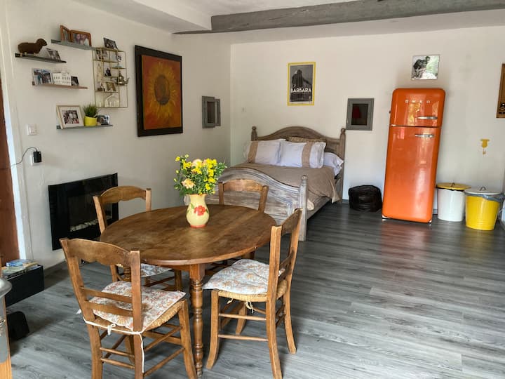 Studio Indépendant Dans Grand Presbytère - Corps