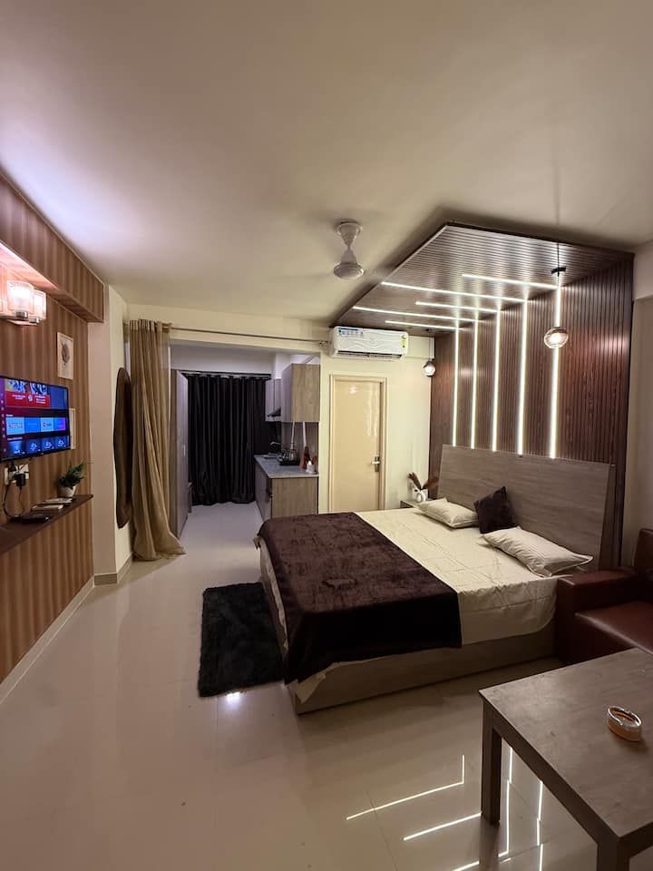 Cozy Studio With Kitchen| Near Metro And Many More - Ghaziabad