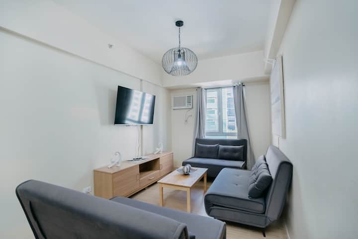 New Pool View 1br In Cebu It Park - Prime Location - Cebu City