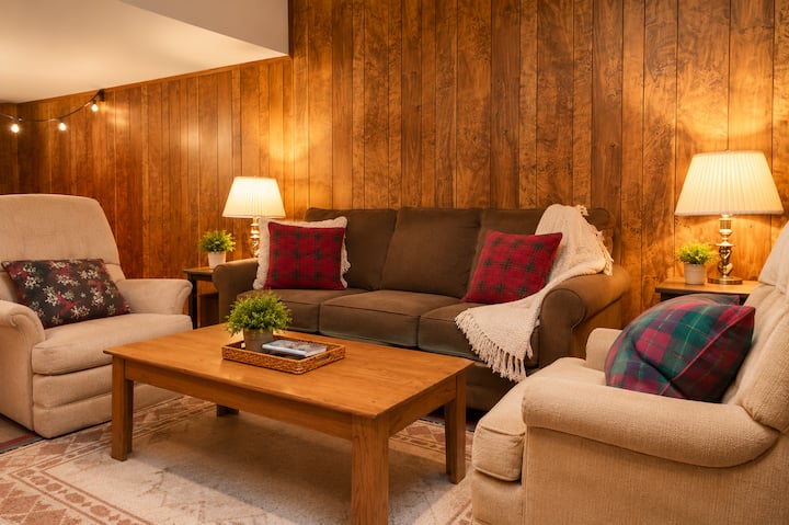 Summit Chalet | Cozy Retro Cabin W/fireplace,views - Big Bear Lake, CA