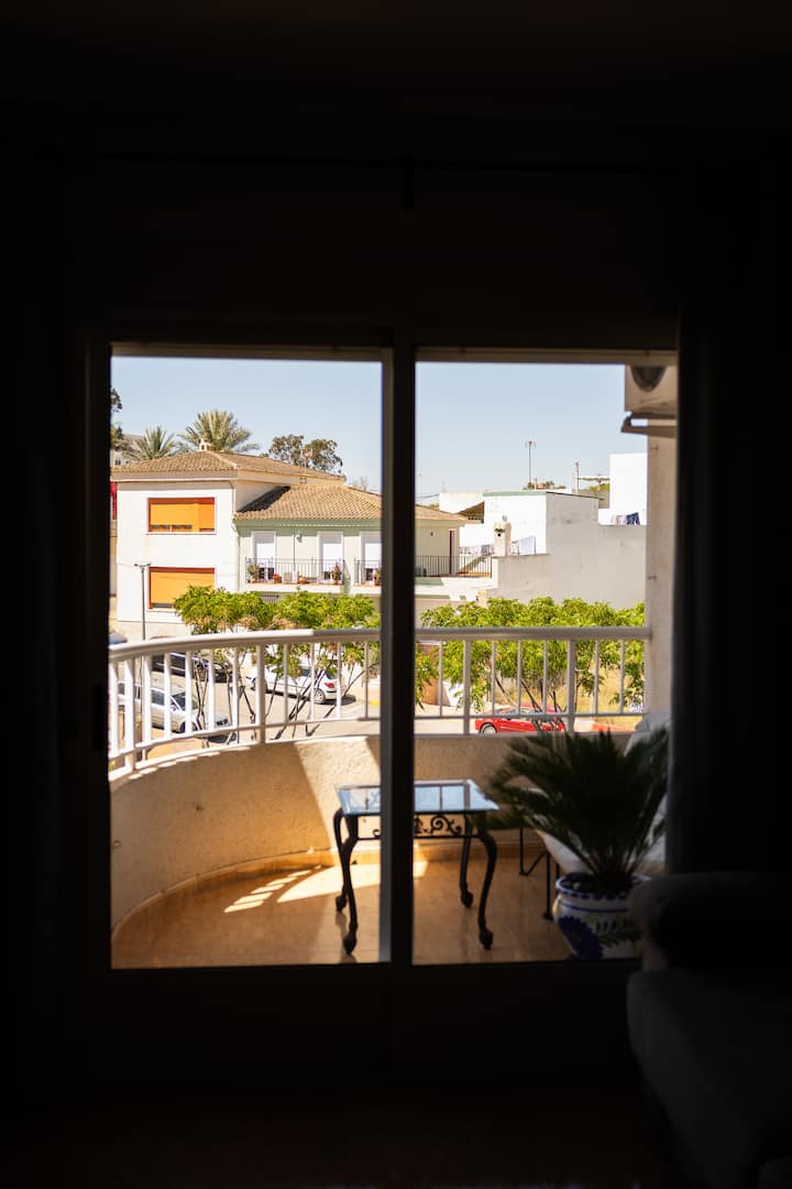 Always Sunny Terrace Apartment - La Marina