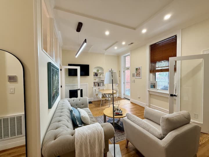 Stylish Dupont Circle 2br | Private Outdoor Space - Washington, D.C.