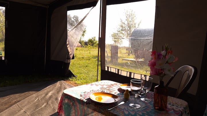 Eenvoudig Ingerichte Gezellige Caravan - Cadzand