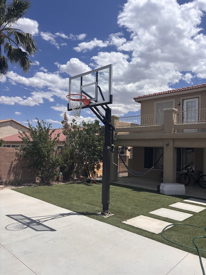 Spacious! Huge! 5bd Vegas Home, Sleeps 12 - North Las Vegas, NV