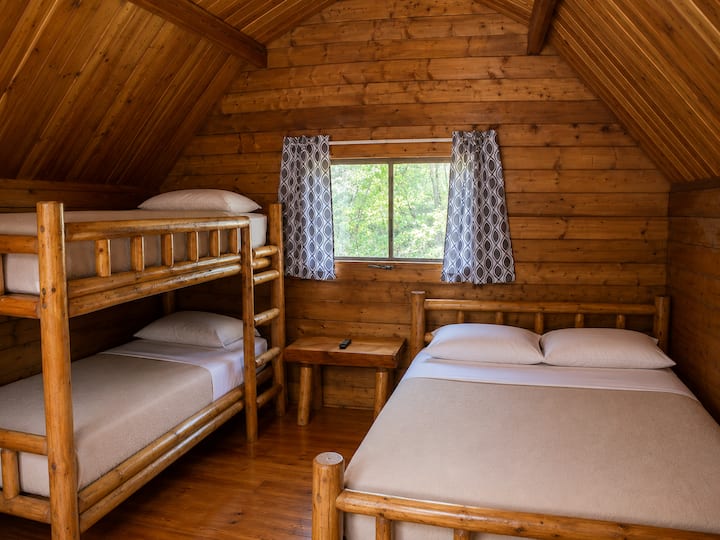 Camping Cabin | Full Bed & Bunk | Sleeps 4 - Gettysburg, PA