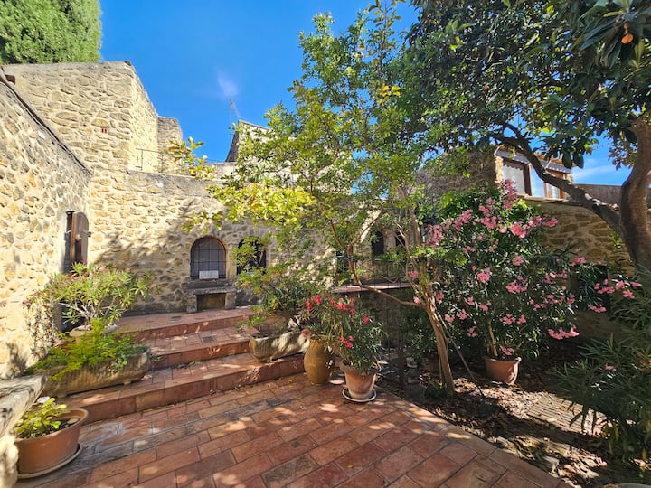 Magnifique Grande Maison Du Xviiie Dans Le Village - Lourmarin