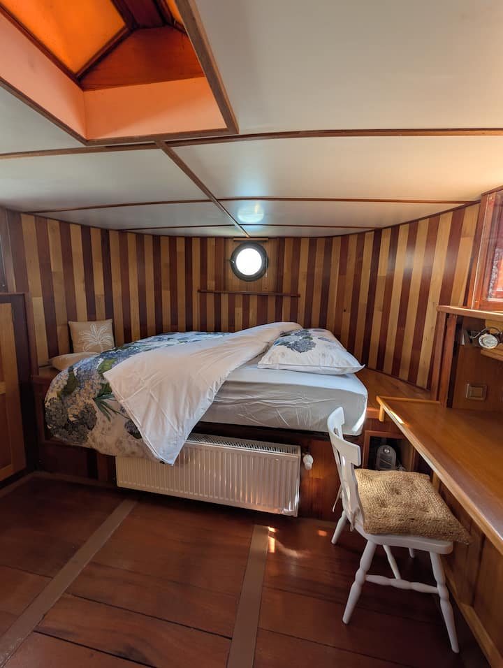 Cabine Du Capitaine à Bord D'un Bateau Authentique - Clichy