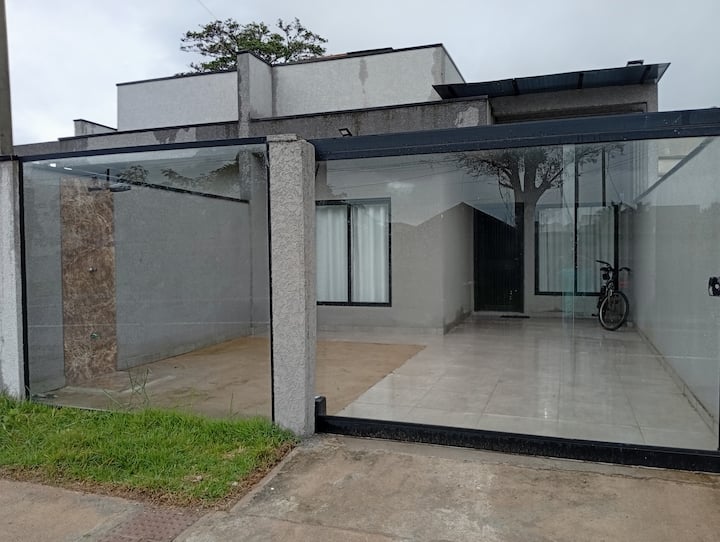 Casa Com Piscina Recém- Construída - Guaratuba