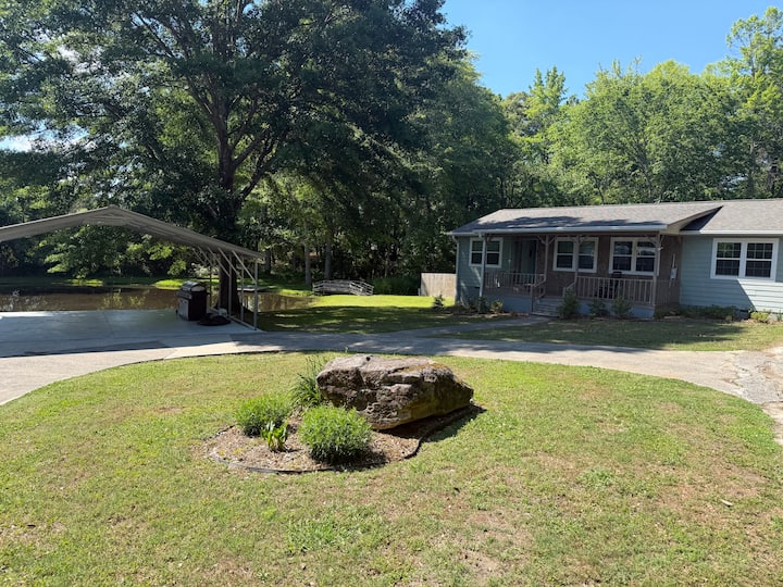 Home With Pond, Near Six Flags, Great 4 Fishing - Dallas, GA