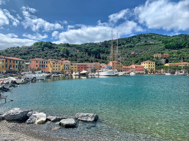 N U D O M A R E 
Le Grazie Portovenere - Porto Venere