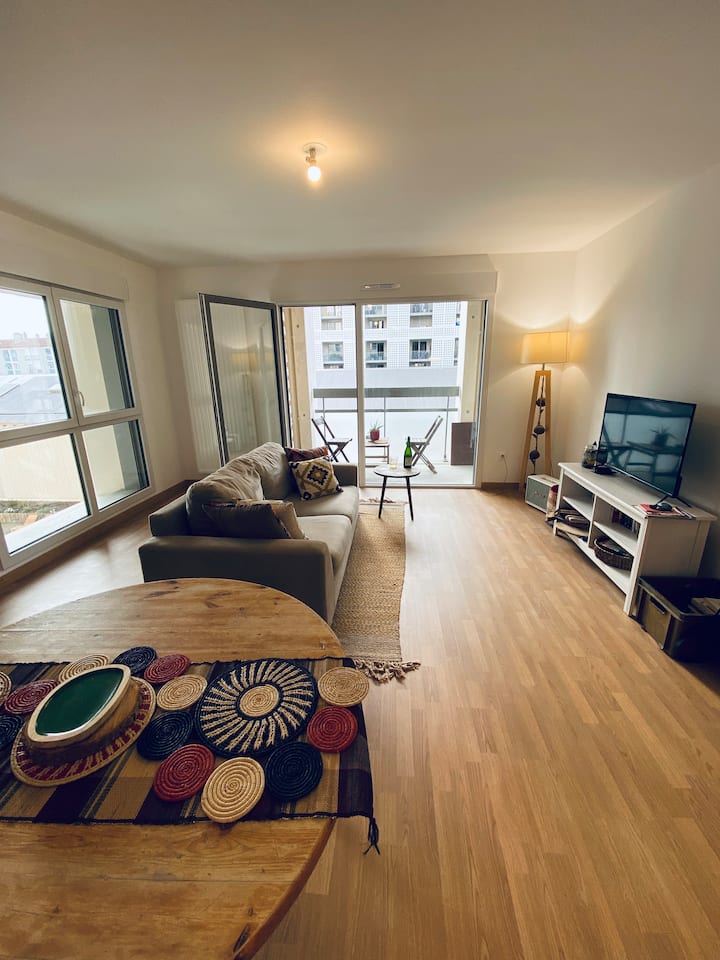 Joli Appartement Avec Balcon - Bordeaux Centre - Place Paul Doumer