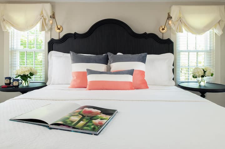 The Island Creek Room - Second Floor - Dennis, MA