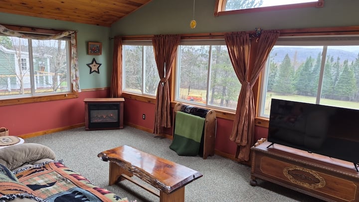 Mountain View Retreat On Crow Hill - Lake Durant, NY